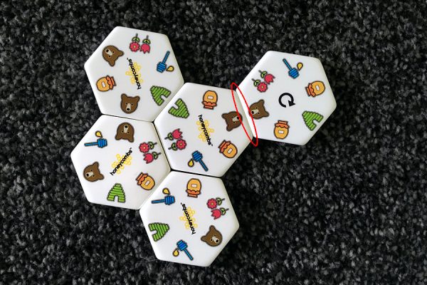 'Honeycombs': A Family-Friendly Tile Laying Puzzle Game